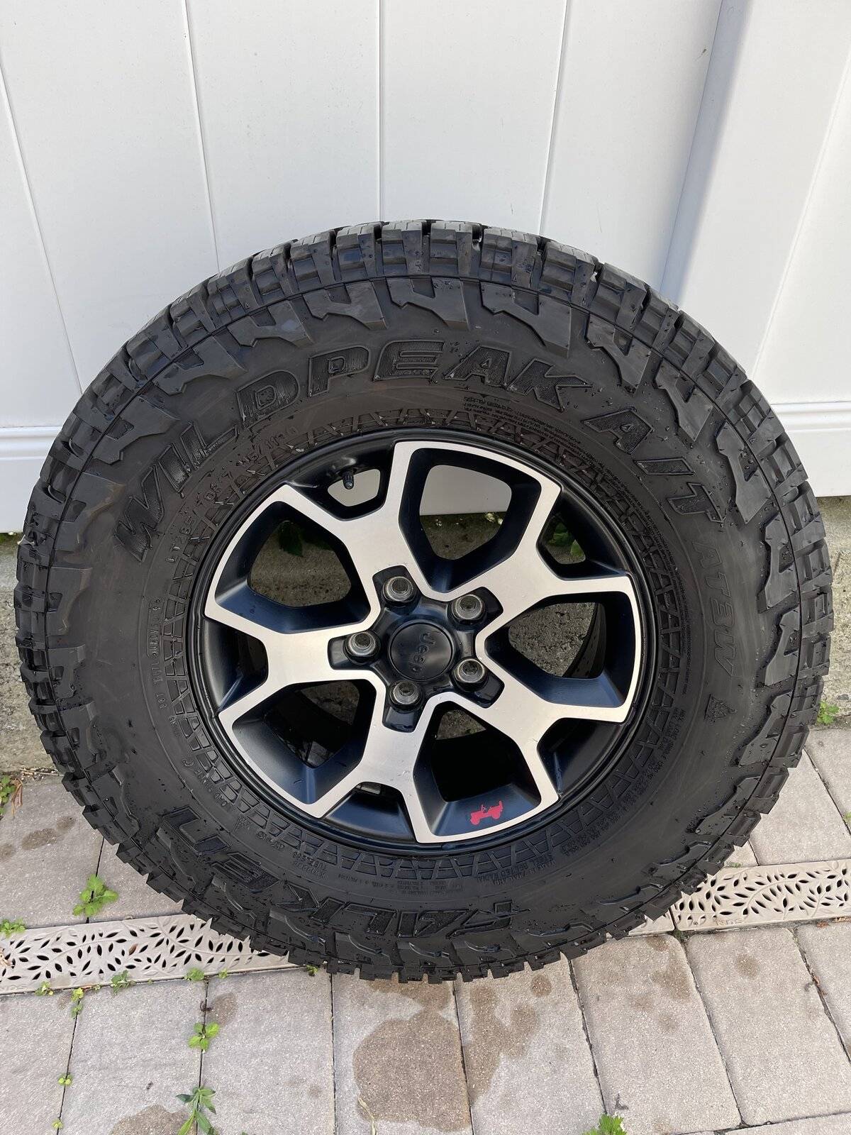 New York - JL Jeep Wrangler Rubicon set of 5 take off wheels snd tires ...