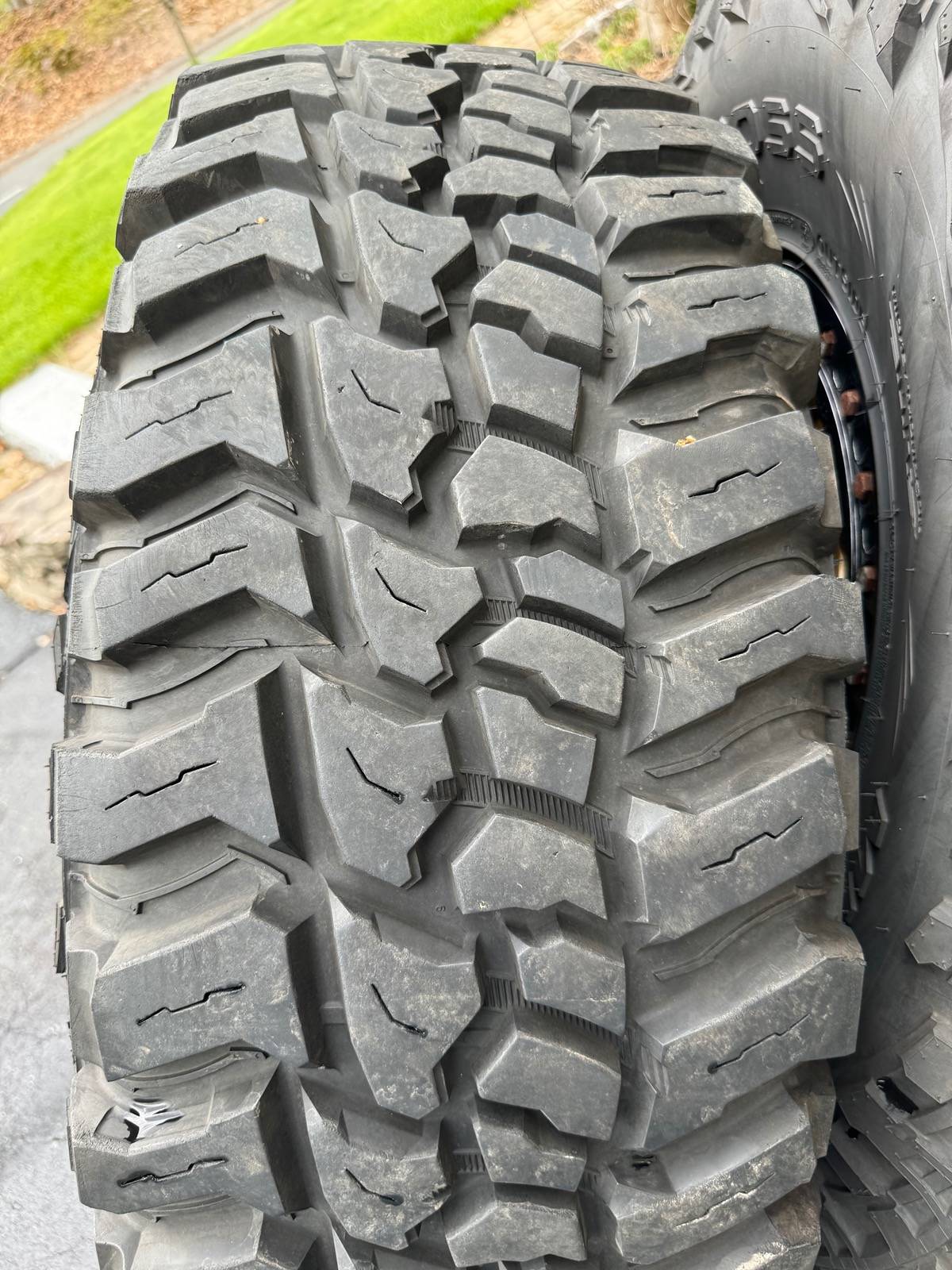Massachusetts - 5 Mickey Thompson Baja Boss MT 40’s on KMC Grenade ...
