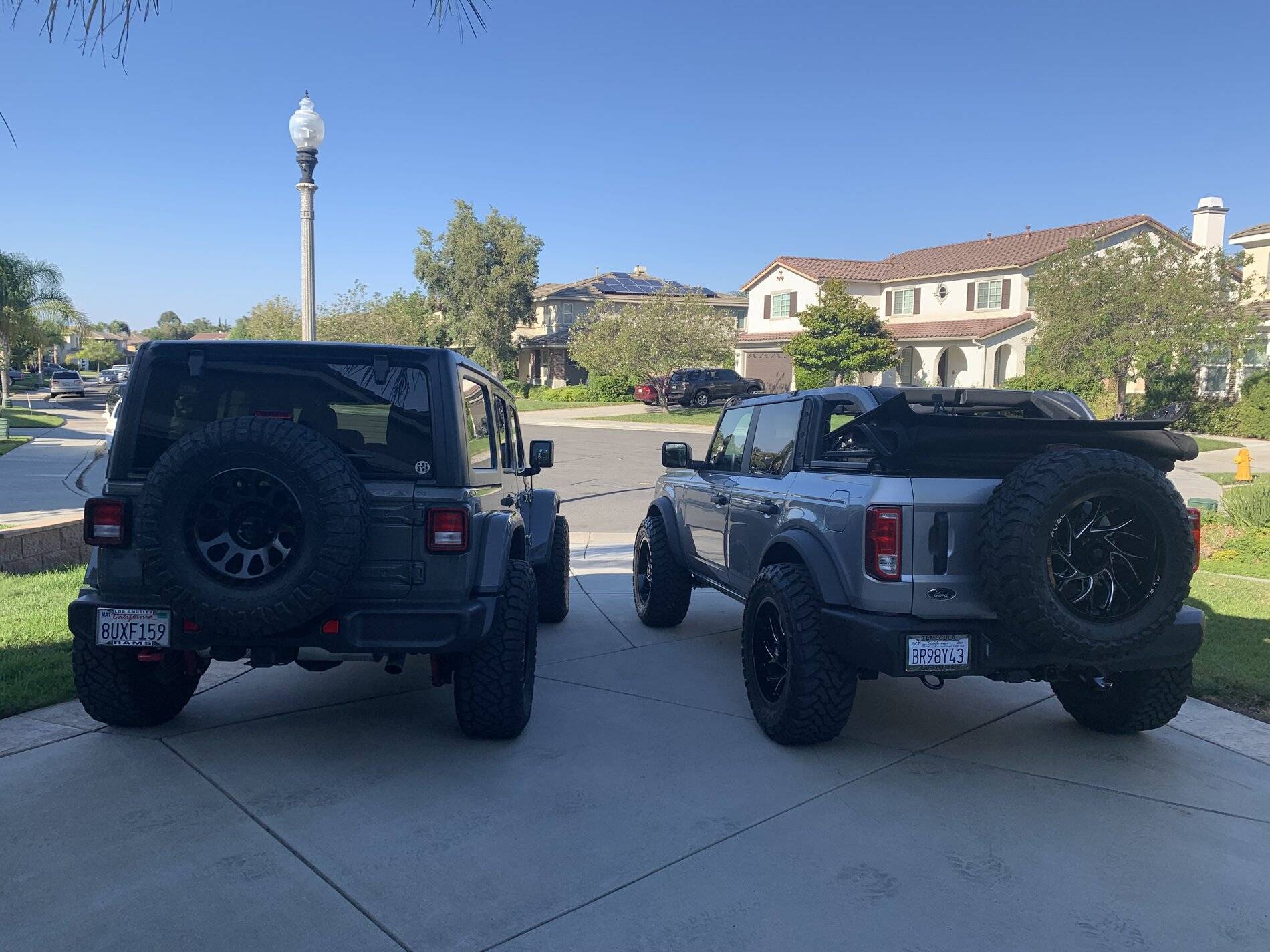 My buddy stopped by today in the new whip...... | 2018+ Jeep Wrangler ...