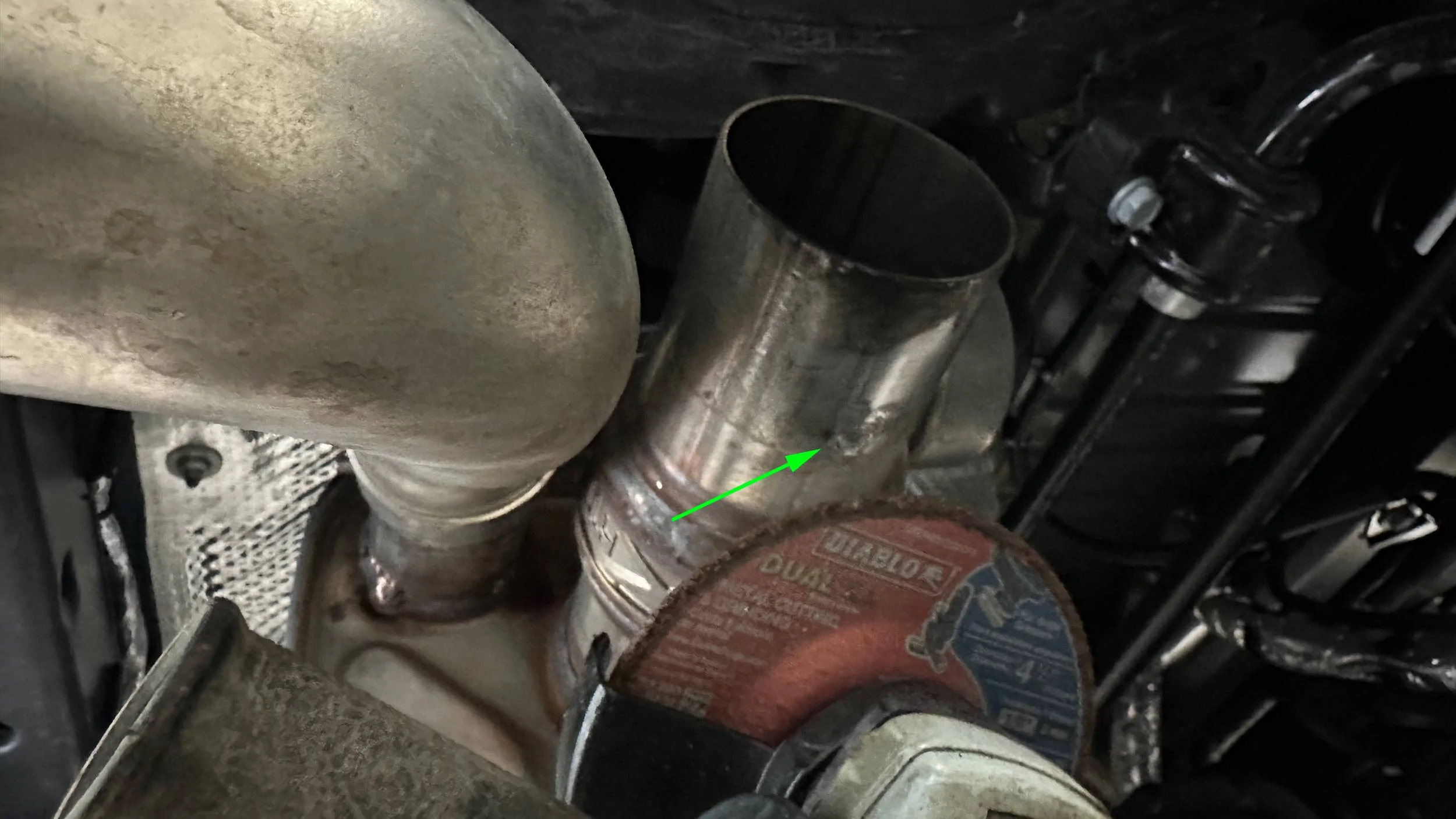 How to adjust the uneven 392 exhaust tips | Jeep Wrangler Forums (JL ...